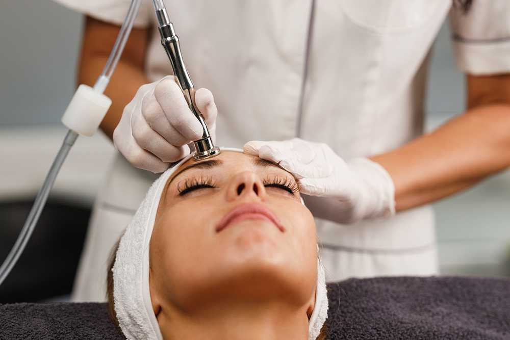 What To Expect From Microdermabrasion For Acne Scars - www.drplano.com